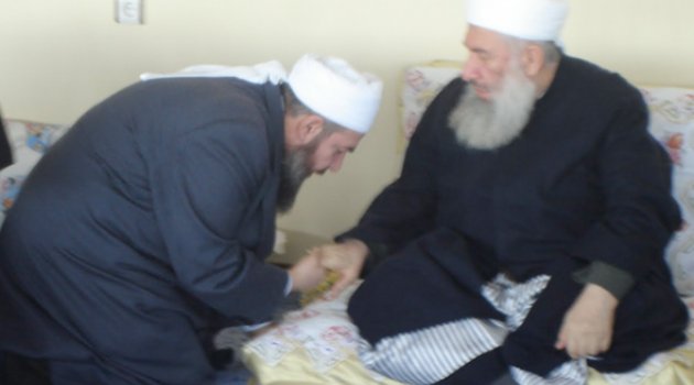 Menzil tarikatı lideri kimdir? Gülen'in yerini mi alıyor? - PressTurk Menzil tarikatı lideri kimdir? Gülen'in yerini mi alıyor? - PressTurk